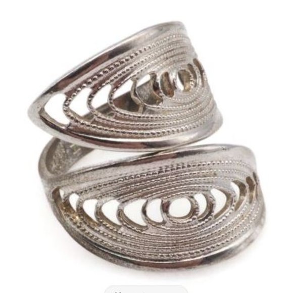 Sarah Coventry | Jewelry | Vintage Sarah Coventry Caress Silver Tone ...
